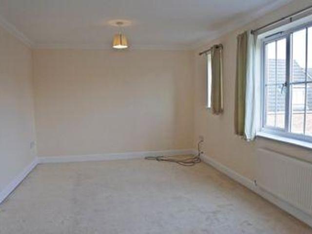 2 Bedrooms Flat for rent in Richards Field, Chineham, Basingstoke RG24