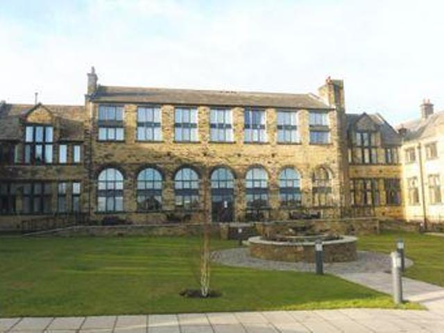 2 Bedrooms Flat for rent in Richardshaw Lane, Pudsey, Leeds LS28
