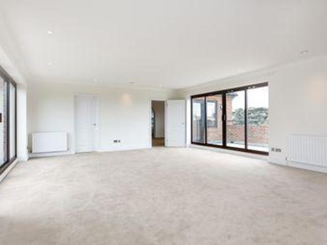 2 Bedrooms Flat for rent in Ridgway, London SW19