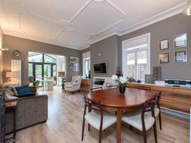 2 Bedrooms Flat for rent in Riffel Road, London NW2