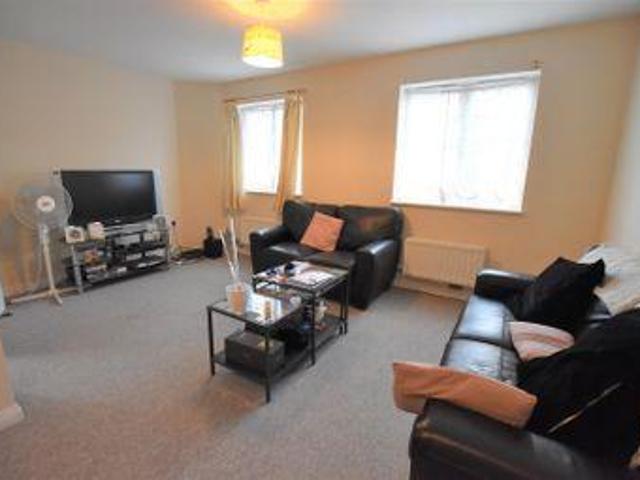 2 Bedrooms Flat for rent in Ruffle Close, West Drayton UB7