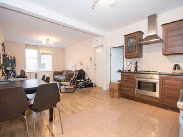 2 Bedrooms Flat for rent in Rushcroft Road, Brixton SW2