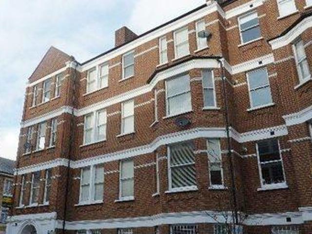 2 Bedrooms Flat for rent in Rushcroft Road, Brixton SW2