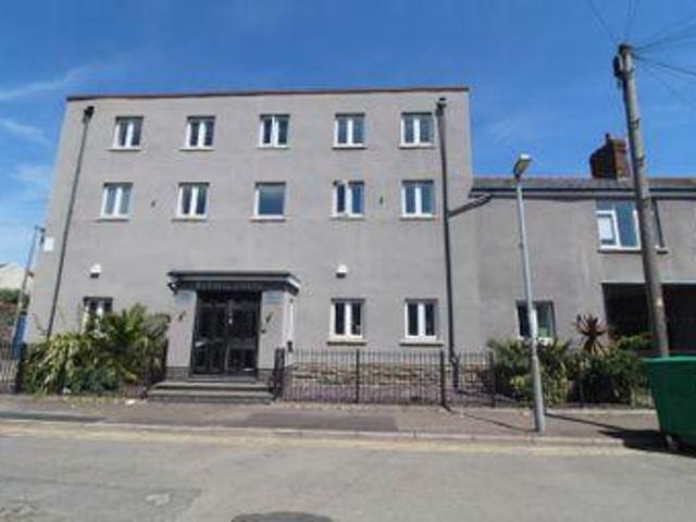 2 Bedrooms Flat for rent in Russell Court, Russell Street, Plasnewydd Cardiff CF24