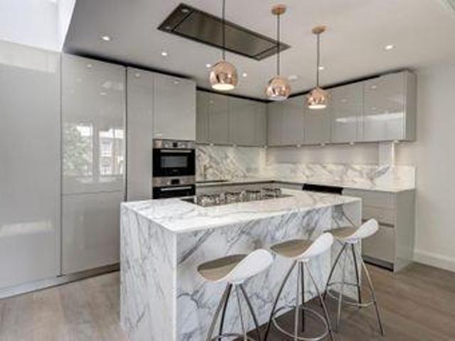 2 Bedrooms Flat for rent in Russell Road, Kensington, London W14