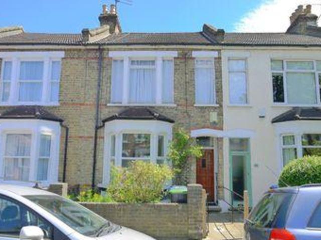 2 Bedrooms Flat for rent in Russell Road, London N13