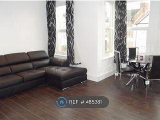 2 Bedrooms Flat for rent in Russell Road, London NW9