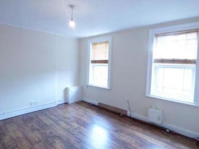 2 Bedrooms Flat for rent in Russell Street, Gloucester GL1
