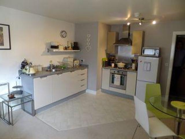 2 Bedrooms Flat for rent in Woden Street, Salford M5