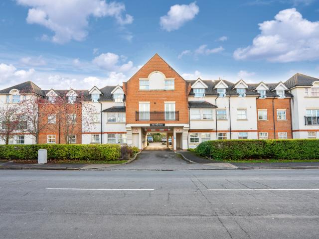 2 Bedrooms Flat for Rent in Woking,Surrey | Foxtons