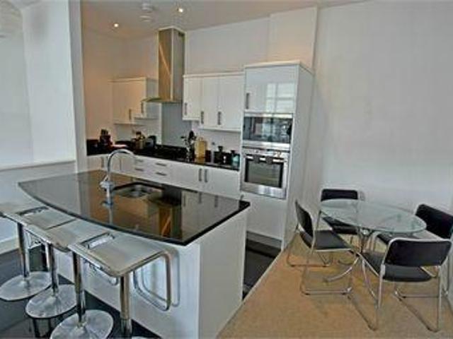 2 Bedrooms Flat for rent in Wollaton Street, Nottingham NG1