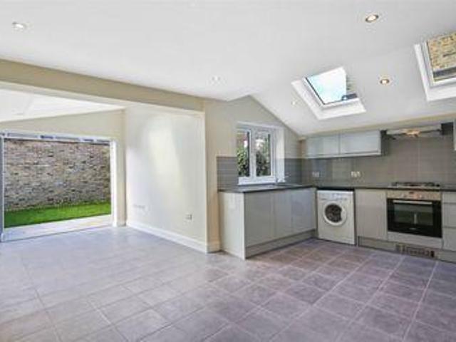 2 Bedrooms Flat for rent in Wolseley Gardens, Chiswick, London W4