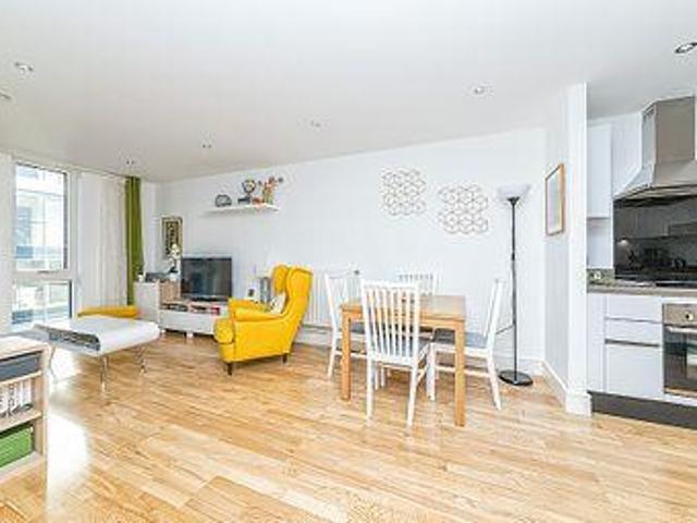 2 Bedrooms Flat for rent in Wood Wharf, London SE10