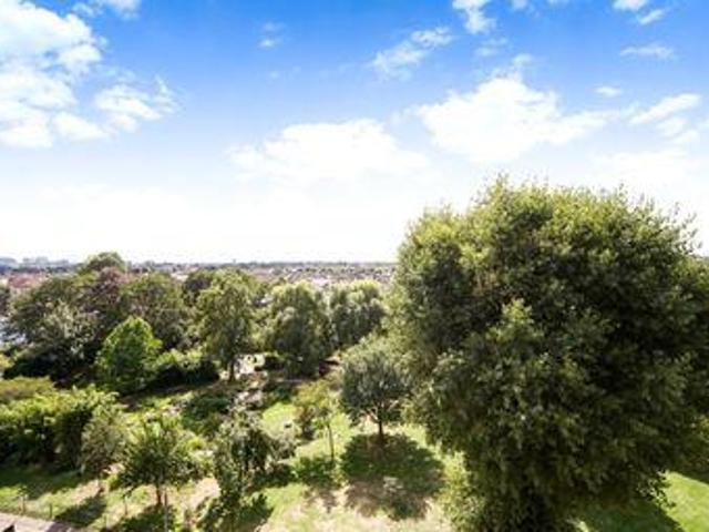 2 Bedrooms Flat for rent in Wood Crescent, London W12