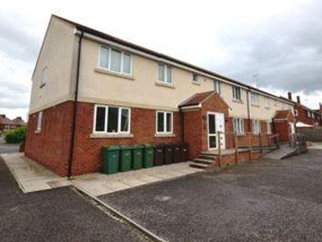 2 Bedrooms Flat for rent in Wood Lane, Castleford WF10