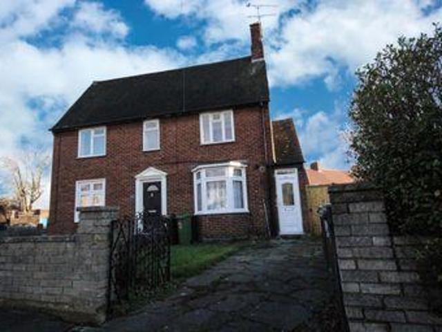 2 Bedrooms Flat for rent in Wood Lane, Dagenham RM9