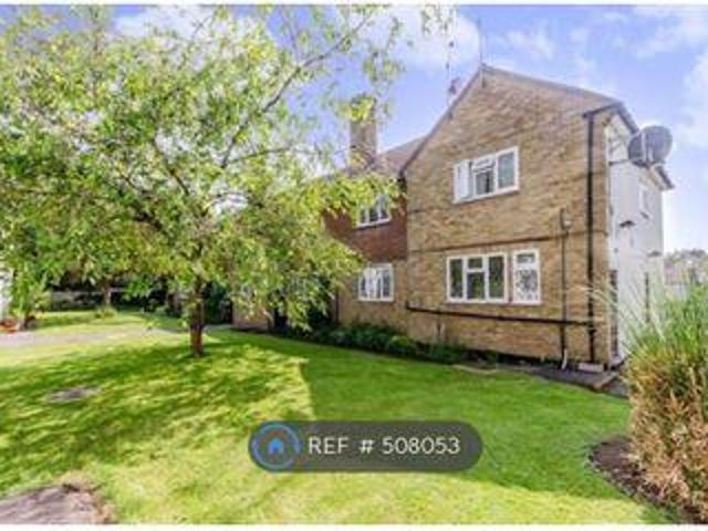 2 Bedrooms Flat for rent in Wood Lodge, London SW19