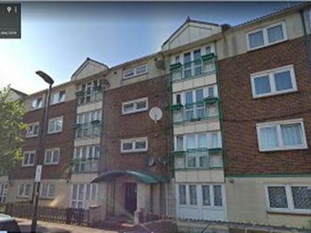 2 Bedrooms Flat for rent in Woodman Street, London E16