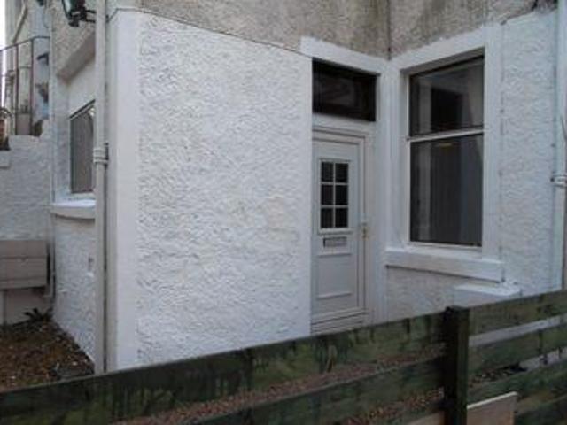 2 Bedrooms Flat for rent in Woodmill Street, Dunfermline, Fife KY11