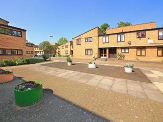2 Bedrooms Flat for rent in Woodburn Close, Hendon NW4