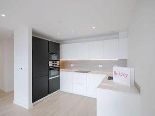 2 Bedrooms Flat for rent in Woodberry Down Estate, London N4