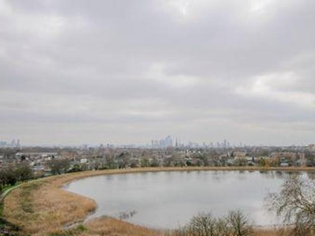 2 Bedrooms Flat for rent in Woodberry Down Estate, London N4