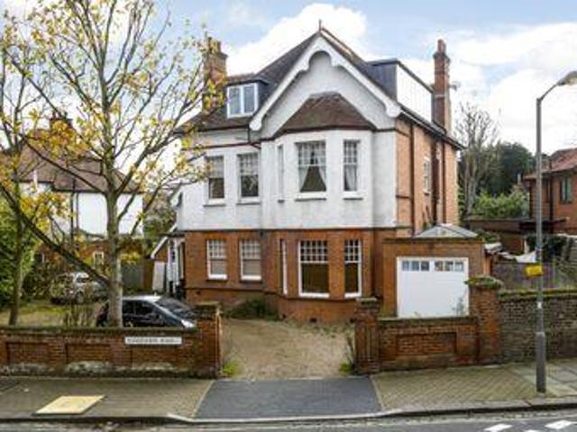 2 Bedrooms Flat for rent in Woodborough Road, London SW15