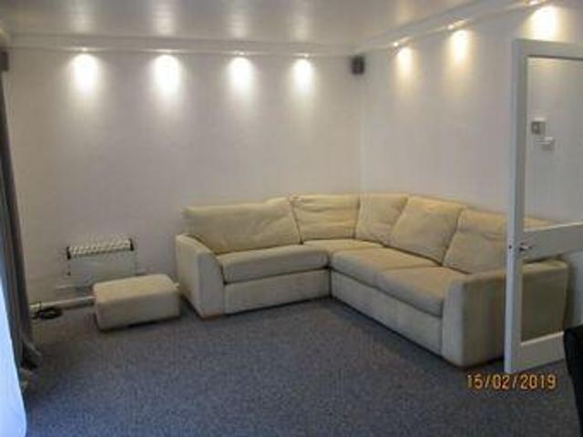 2 Bedrooms Flat for rent in Woodford Road, Snaresbrook E18