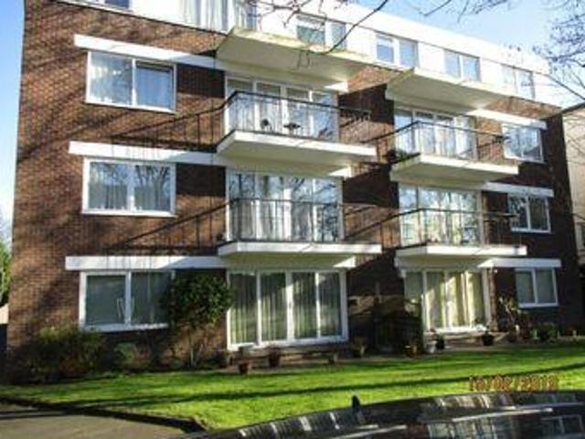 2 Bedrooms Flat for rent in Woodford Road, Snaresbrook E18