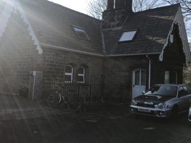 2 Bedrooms Flat for rent in Woodhouse Lane, Leeds, Hyde Park LS2