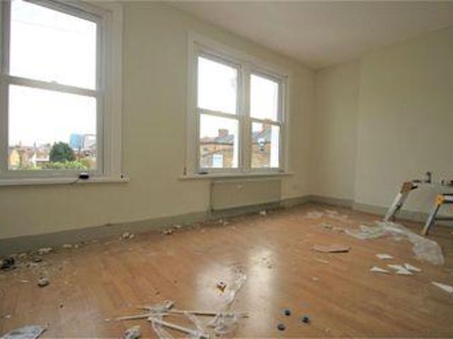 2 Bedrooms Flat for rent in Woodhouse Road, London E11