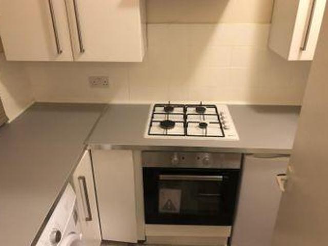 2 Bedrooms Flat for rent in Woodhouse Road, London, Finchley N12