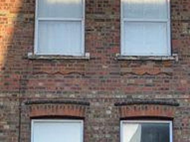 2 Bedrooms Flat for rent in Woodland Road, Ilford IG1