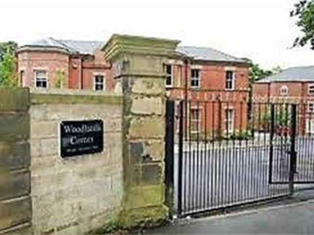 2 Bedrooms Flat for rent in Woodlands Corner, Blackburn, Lancashire BB1