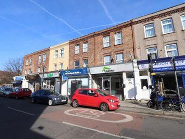 2 Bedrooms Flat for rent in Woodlands Road, Ilford, Essex IG1