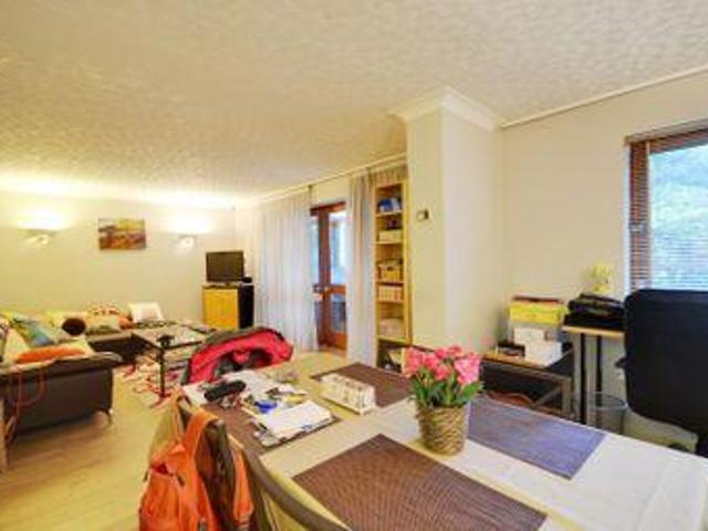 2 Bedrooms Flat for rent in Woodlea Grove, Northwood HA6