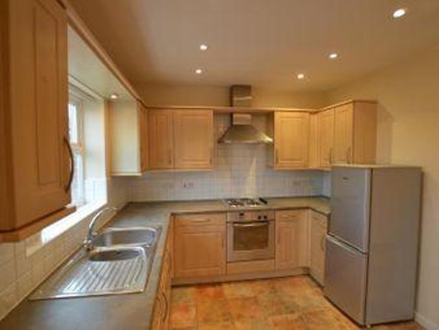 2 Bedrooms Flat for rent in Woodlea Lane, Meanwood, Leeds LS6