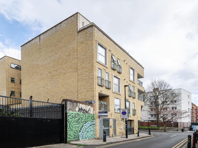 2 Bedrooms Flat for Rent in Woodseer Street, E1 | Foxtons