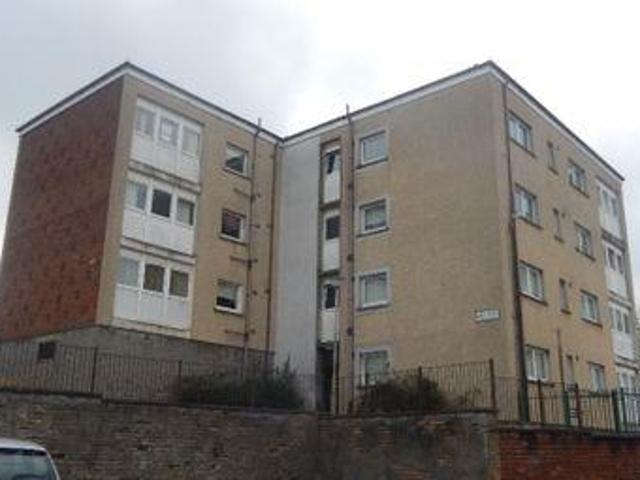 2 Bedrooms Flat for rent in Woodside Court, Coatbridge, North Lanarkshire ML5