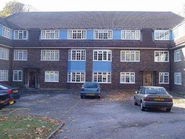 2 Bedrooms Flat for rent in Woodside Court, The Common, Ealing, London W5