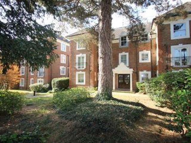 2 Bedrooms Flat for rent in Woodside Avenue, London N12