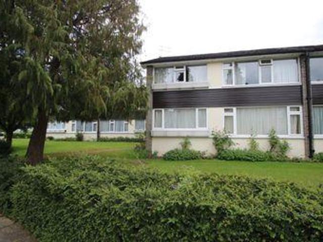 2 Bedrooms Flat for rent in Woodside Grange Road, London N12