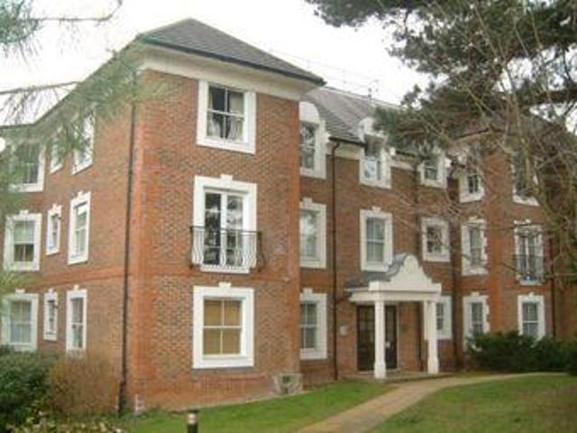 2 Bedrooms Flat for rent in Woodside Grange Road, London N12