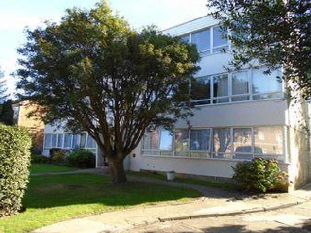 2 Bedrooms Flat for rent in Woodside Grange Road, Woodside Park N12