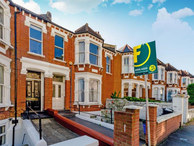2 Bedrooms Flat for Rent in Woodside | Foxtons