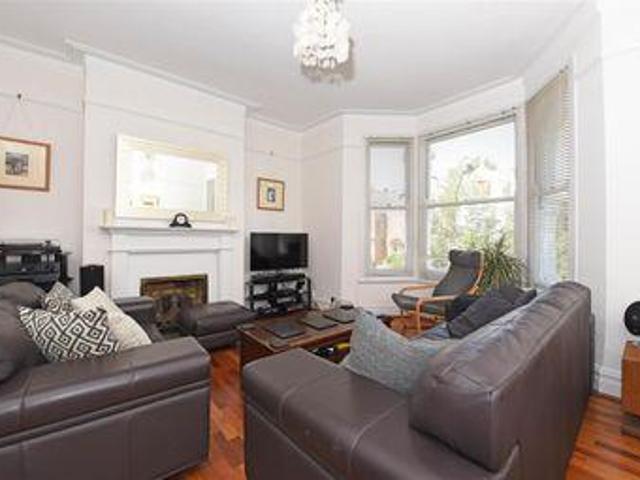 2 Bedrooms Flat for rent in Woodside, London SW19