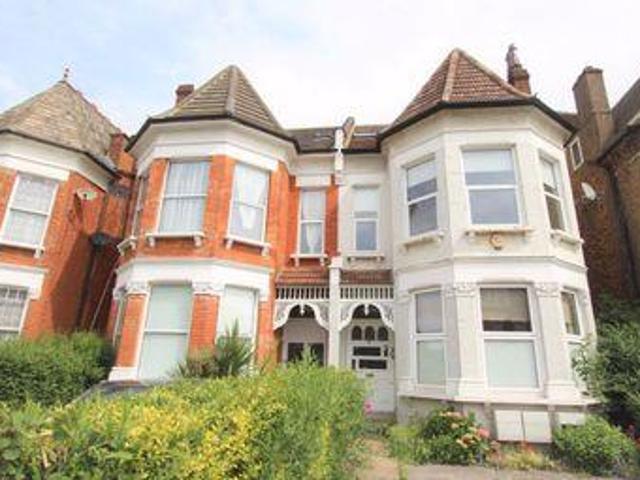 2 Bedrooms Flat for rent in Woodside Park Road, London N12