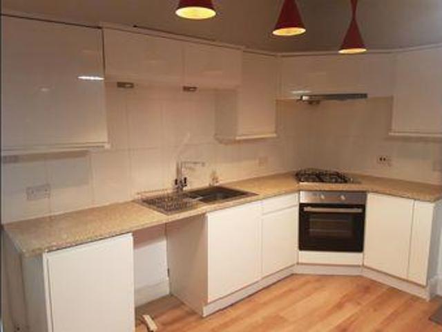 2 Bedrooms Flat for rent in Worsley Road, Eccles, Manchester M30