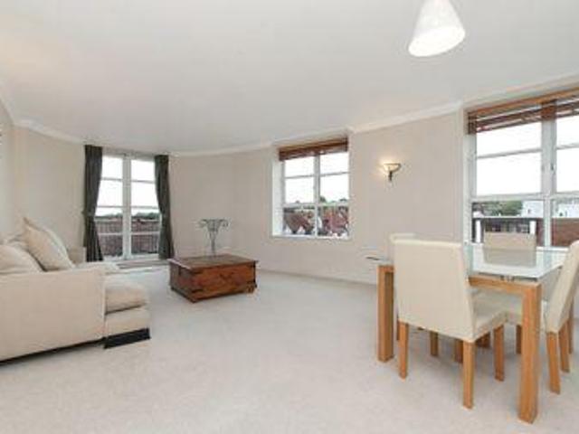2 Bedrooms Flat for rent in Worple Road, London SW19