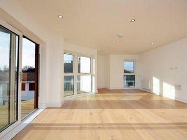 2 Bedrooms Flat for rent in Water Lane, Kingston KT1